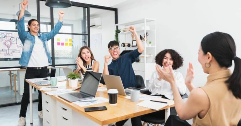 5 Mindset untuk Bentuk Kebahagiaan di Tempat Kerja - GajiGesa