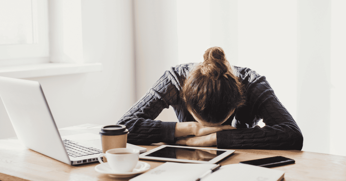 4 Tanda Karyawan Overworked dan Cara Ampuh Mengatasinya - GajiGesa